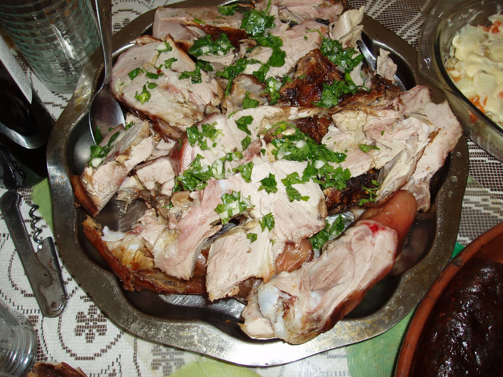 "LOS ENEMIGOS DE LA VACA": LECHÓN FRÍO, IGUAL DE SABROSO.-