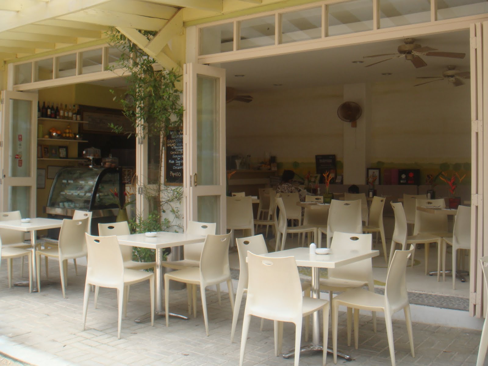 The Earthbound Faerie: Lemoni Cafe: The Perfect Boracay Lunch