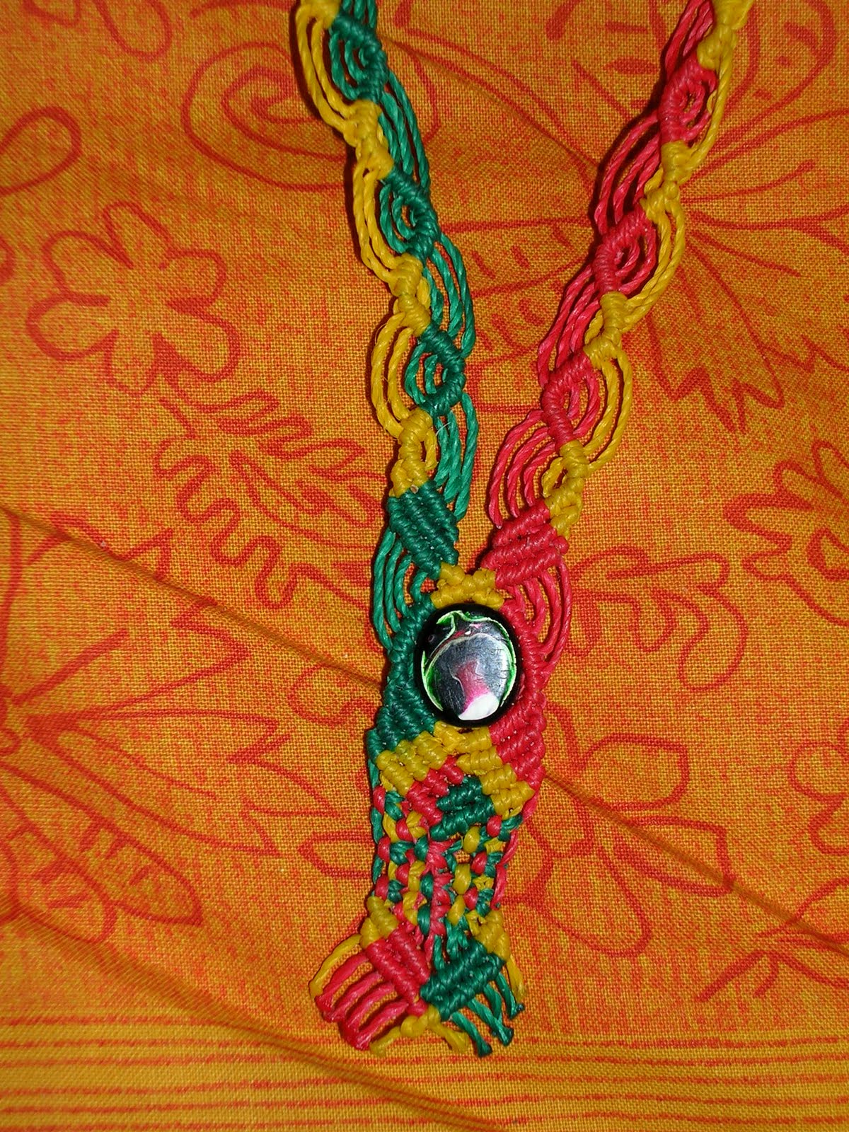 Artesania en cuero: Collares macramé