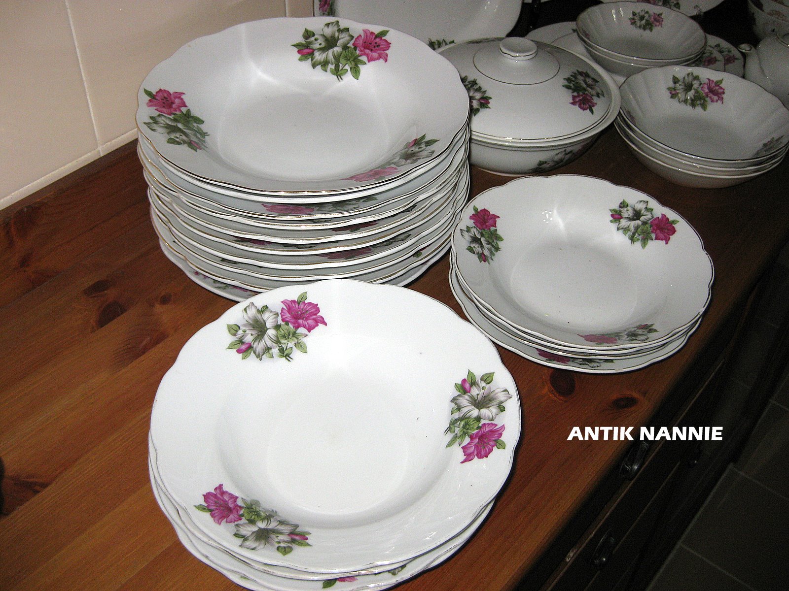 KOLEKSI ANTIK NANNIE: PINGGAN MANGKUK KANGKUNG