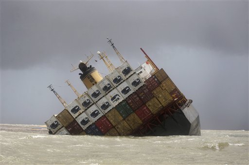 Windtraveler: Container ship crashes...
