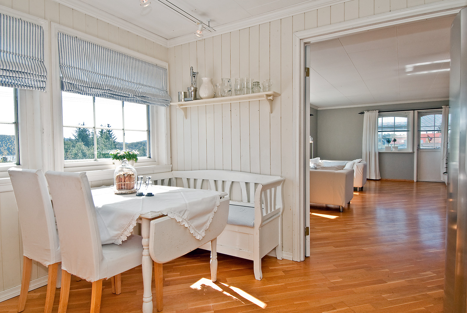 VINTAGE STYLE: vårt gamle hus er snart for salg...