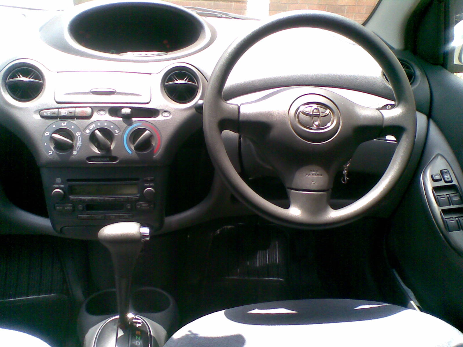 All cars 4 u: toyota vitz 2010cars pics wallapers & best interior