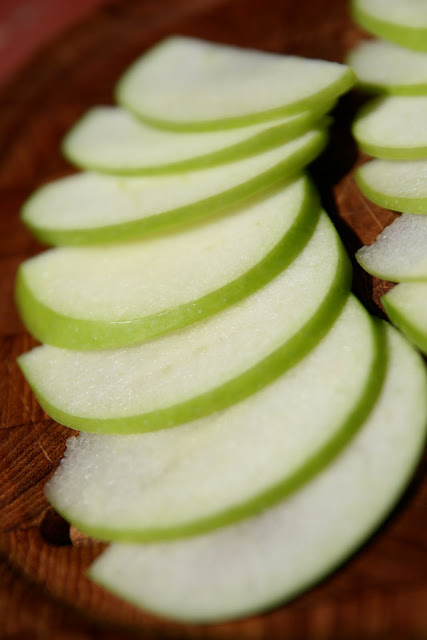 The Joy of Looking: Easy Springtime Apple-tizer