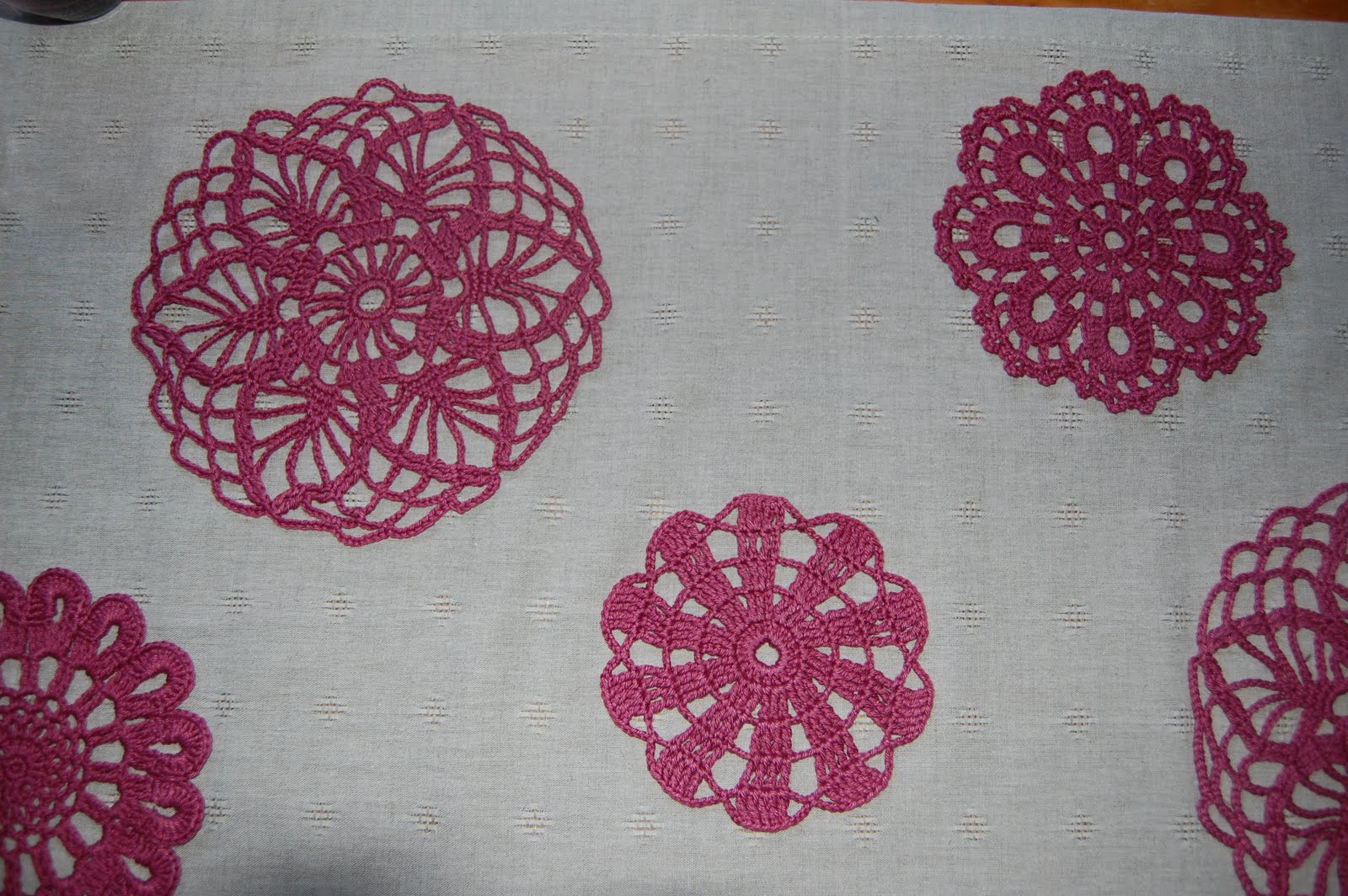 Moster Ingalisa: Virkad duk