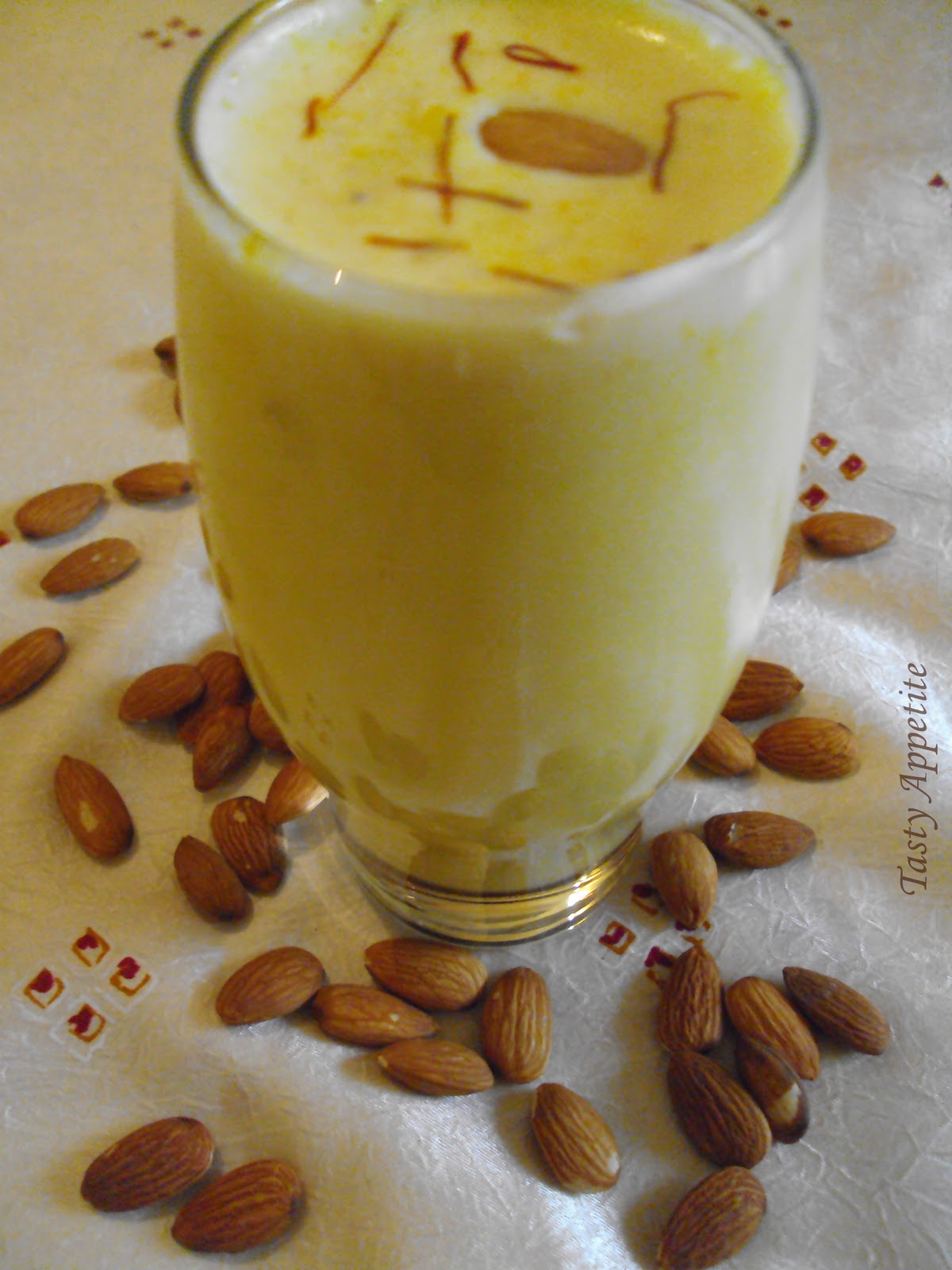 Kesar Badam Milk / Kesar Dhoodh