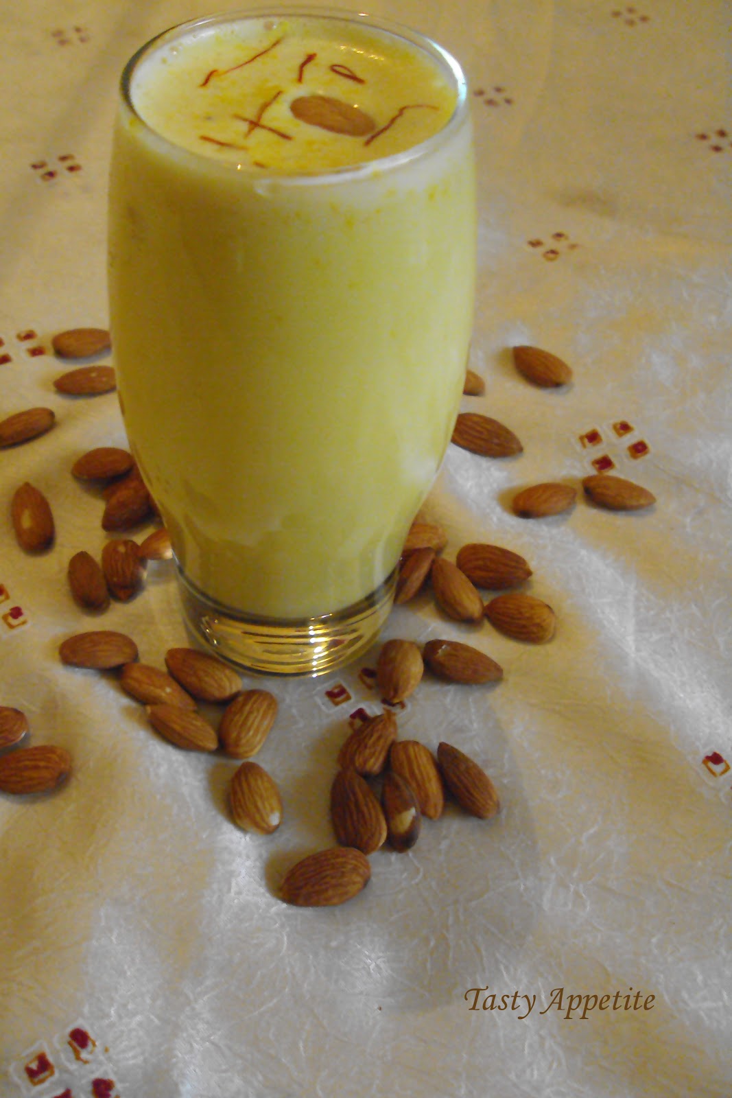 Kesar Badam Milk / Kesar Dhoodh