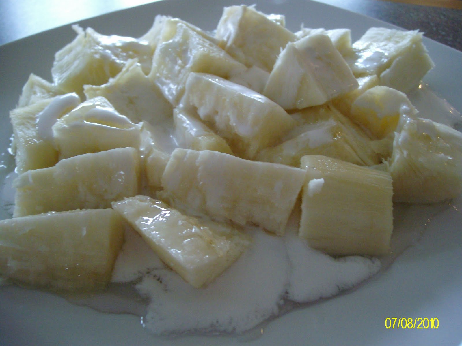 bigideasjust4u: Tapioca with Coconut Milk and Sugar 蒸木薯