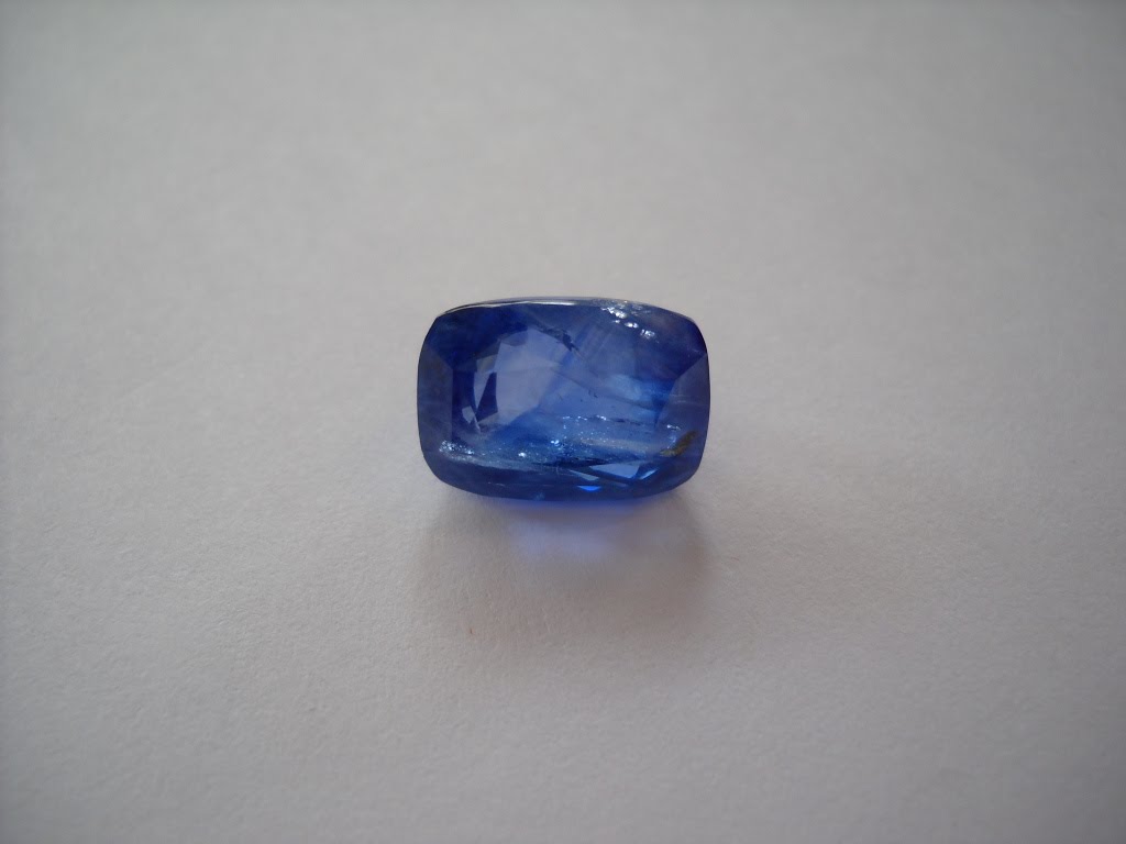 Jam dan Pelbagai Barangan Antiq dan Permata