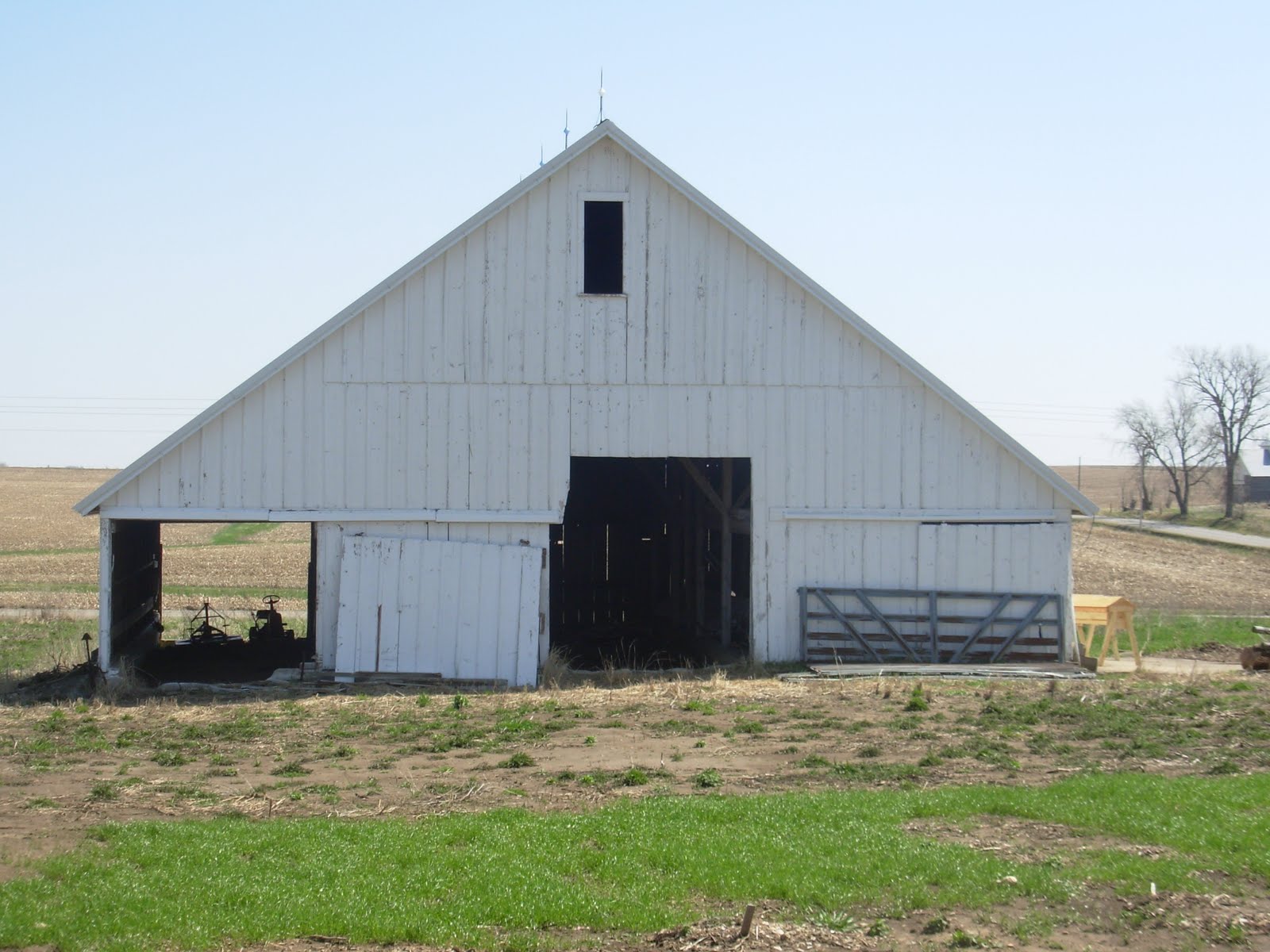 Beauty 4 Ashes: Cool Old Barn
