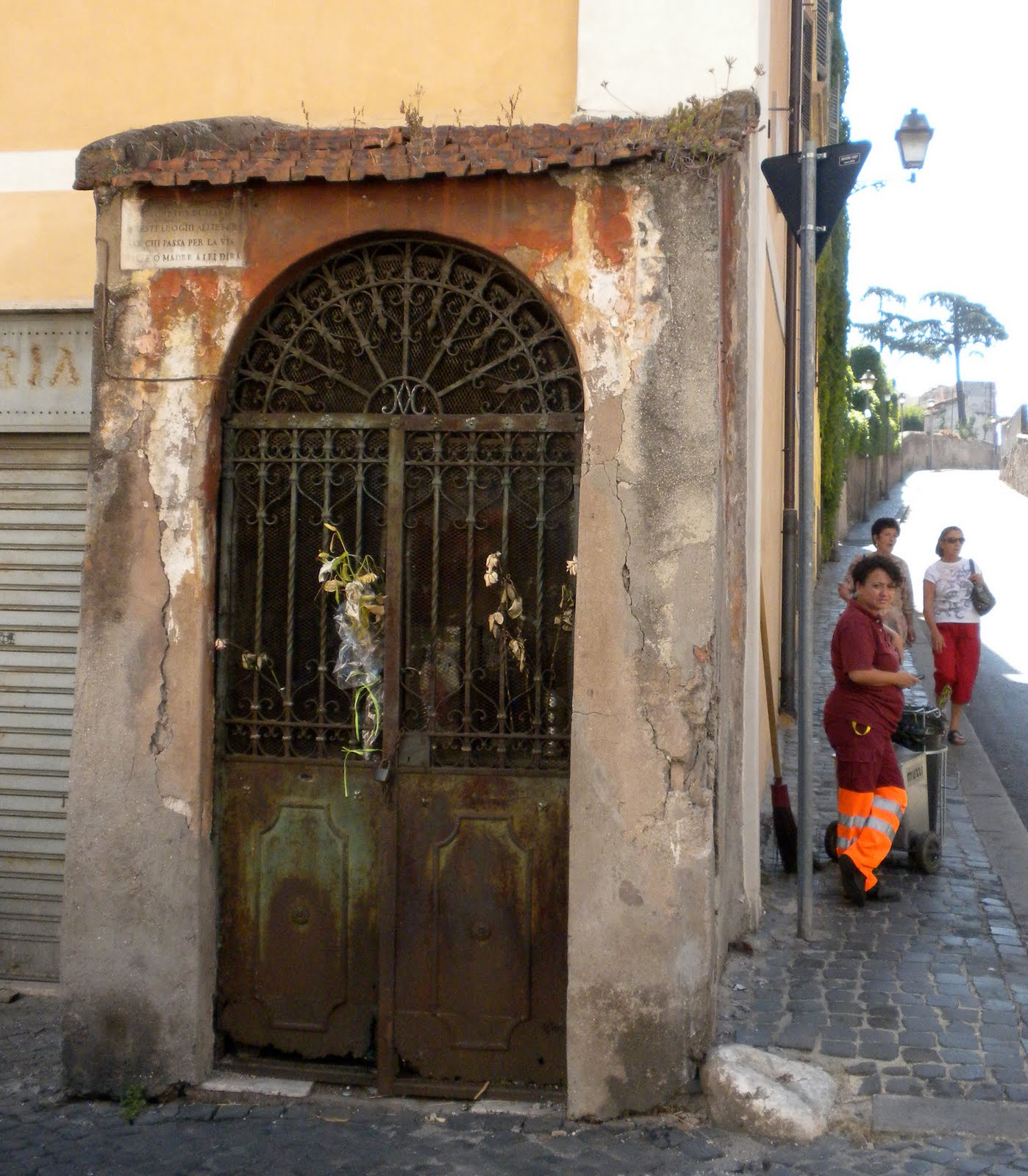 AMOROMA: Advent Calendar: Roman Gate 19