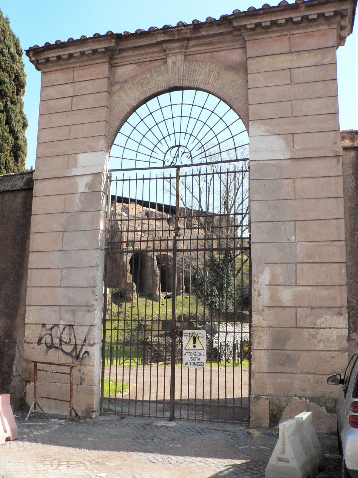 AMOROMA: Advent Calendar: Roman Gate 24