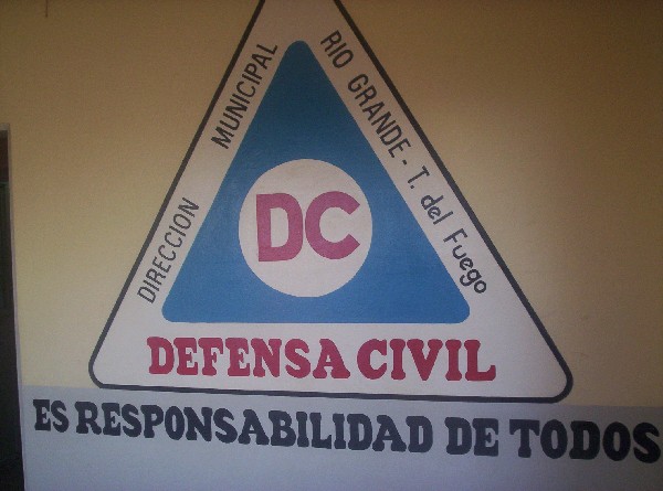 C O M P R O M E T E R N O S - // -: - DEFENSA CIVIL -
