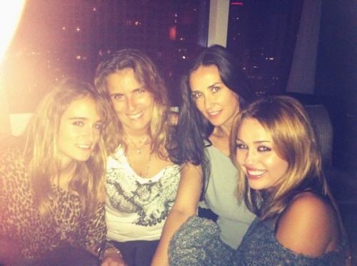 [ ∂ιѕиєу gσѕѕιρ & Co. ]: Miley Cyrus con Tanz Watson e Demi Moore sul ...