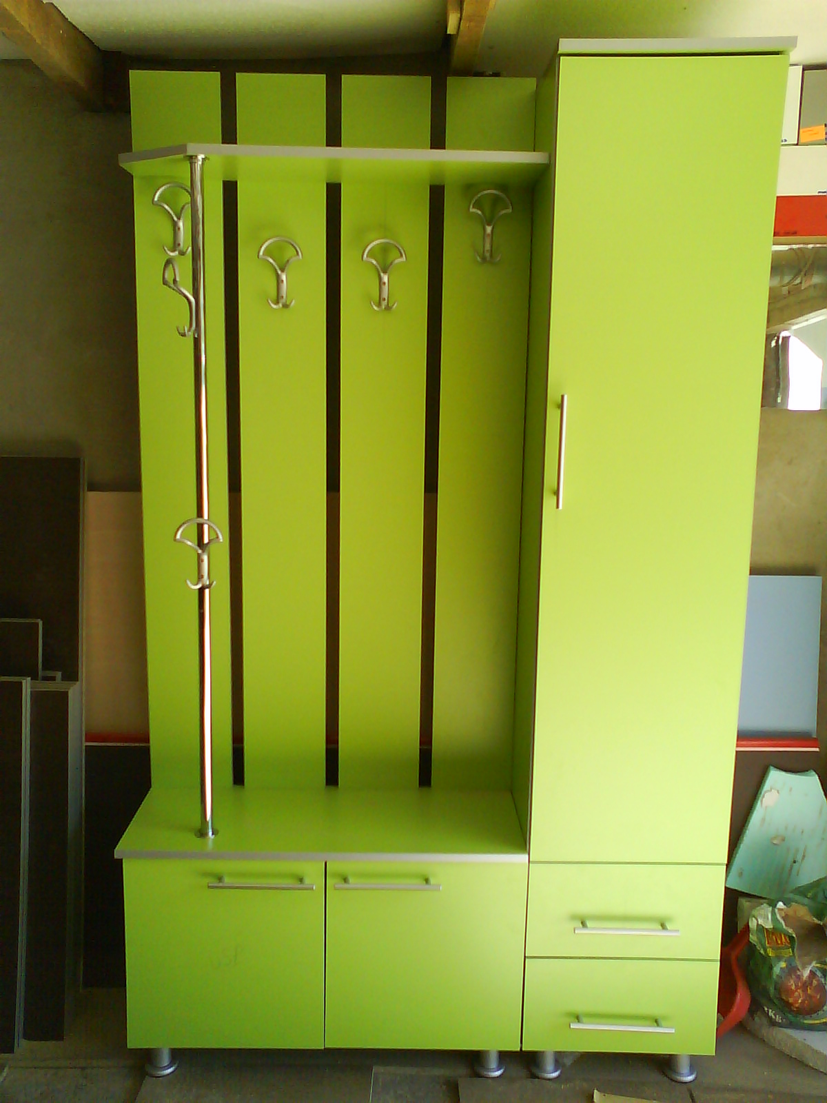 BLOGUL CU MOBILA: Cuier verde