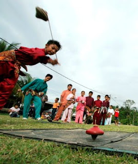 JOM LAWAT TERENGGANU @ LETS VISIT TERENGGANU MALAYSIA: PERMAINAN GASING