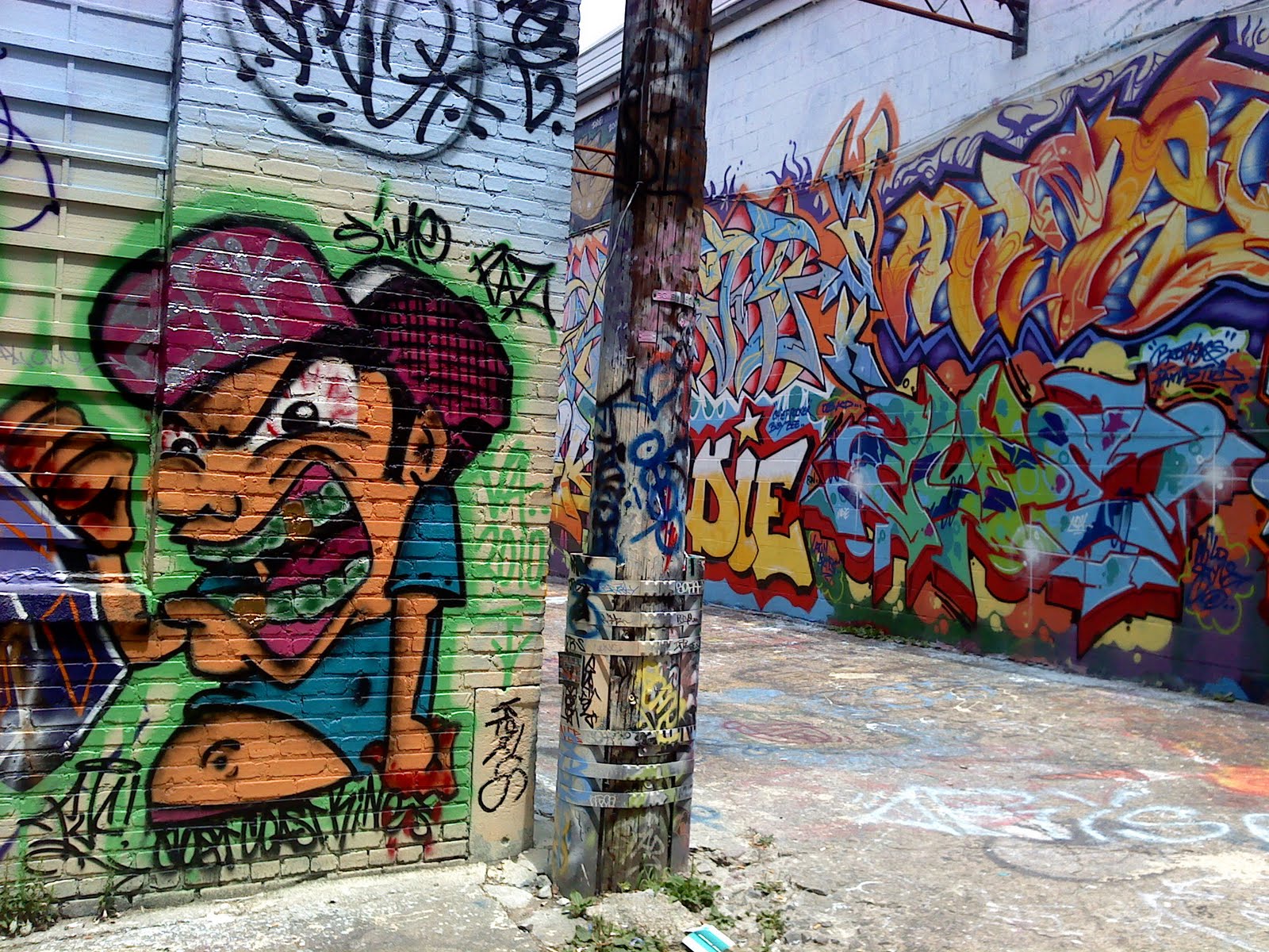 little blue studio: Graffiti Alley