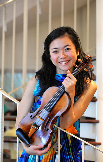 Interesting Green: 小提琴手 (xiǎo tí qín shǒu) - Violinist