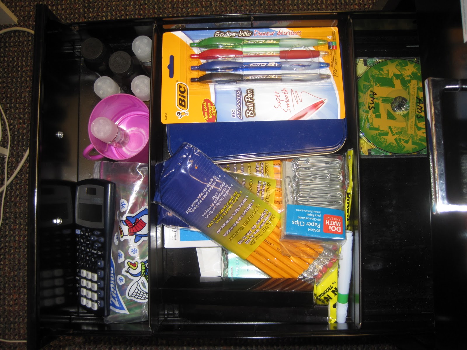 Crafts and Crap: Desk Organization