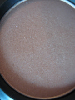 latinainglesa: MAC Trace Gold Blush...