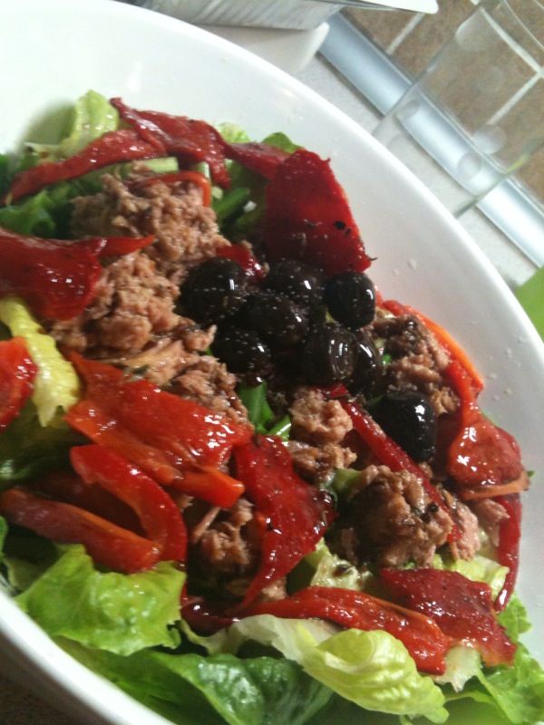 Armi's impromptu delights......: Roasted Red Peppers and Tuna Chunks Salad