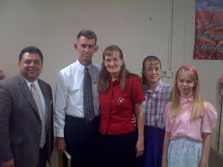 From the desk of Pastor Ortiz.../Del escritorio del Pastor Ortiz ...