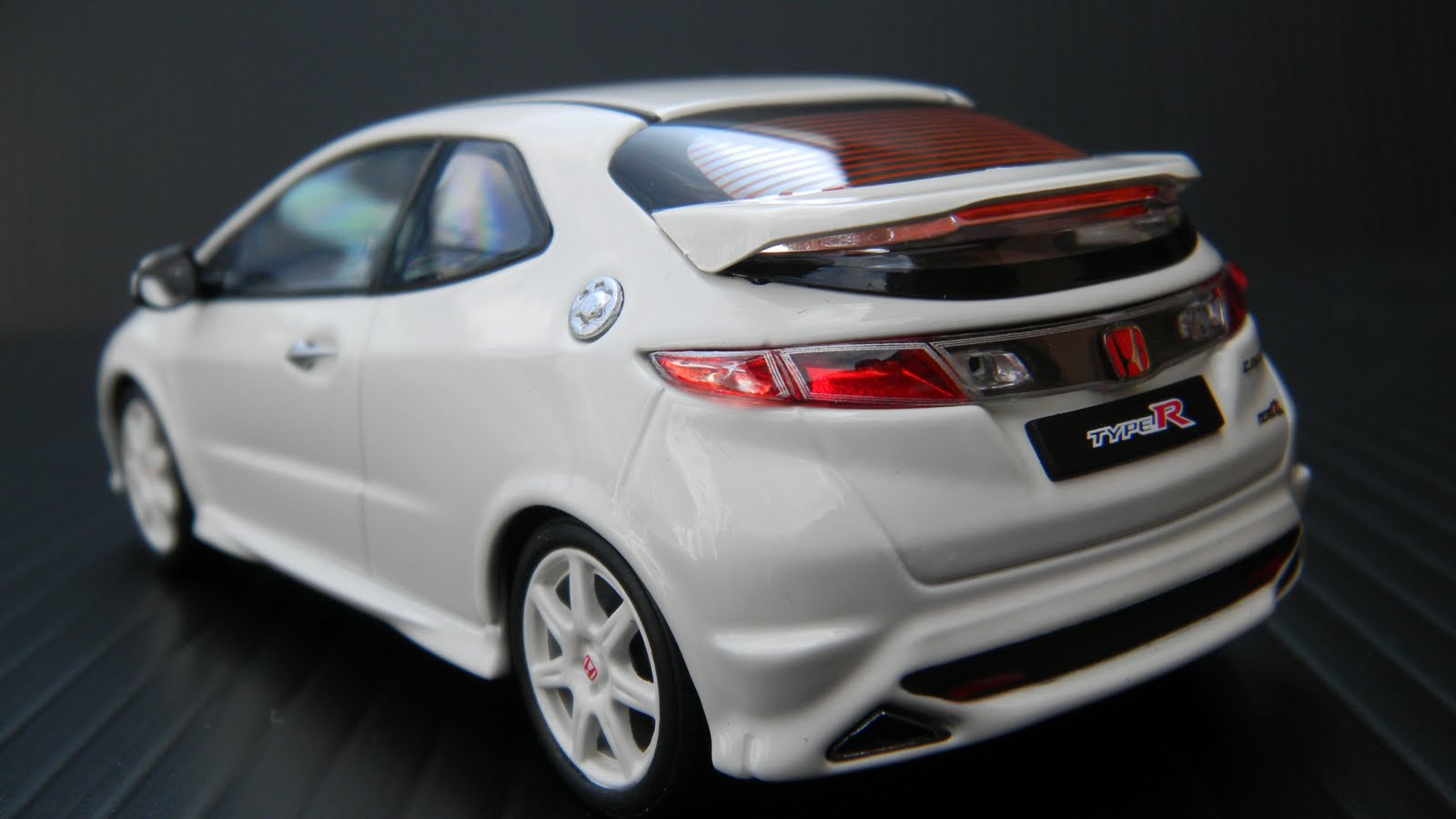 118 MODELS: Ebbro Honda Civic Type R Euro