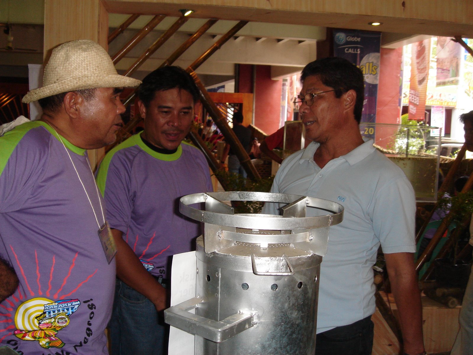 The WESVAARRDEC Journal: Rice husk stove, egg incubator wow Panaad visitors