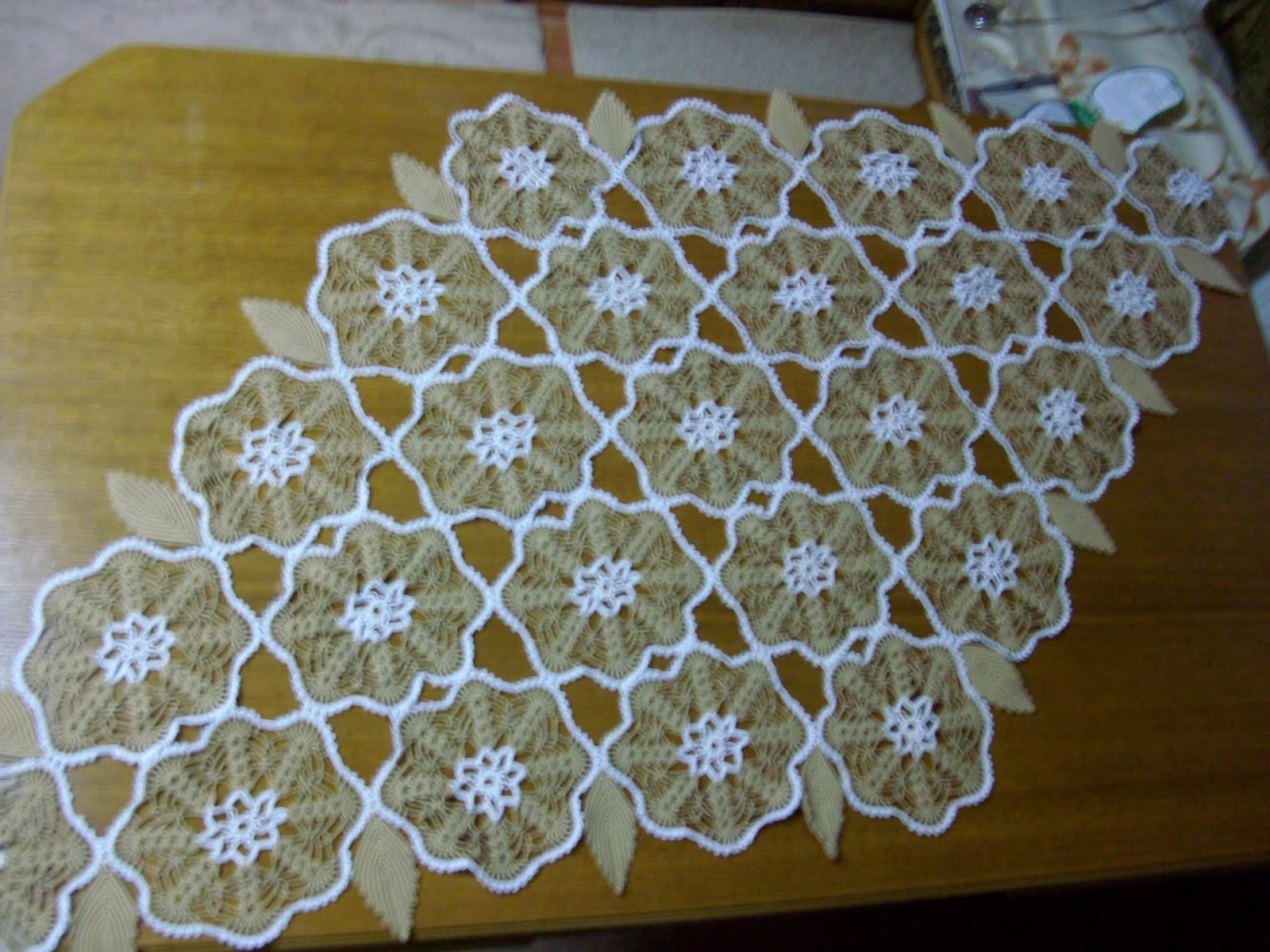 Croset macramea (mileuri) lucrate manual