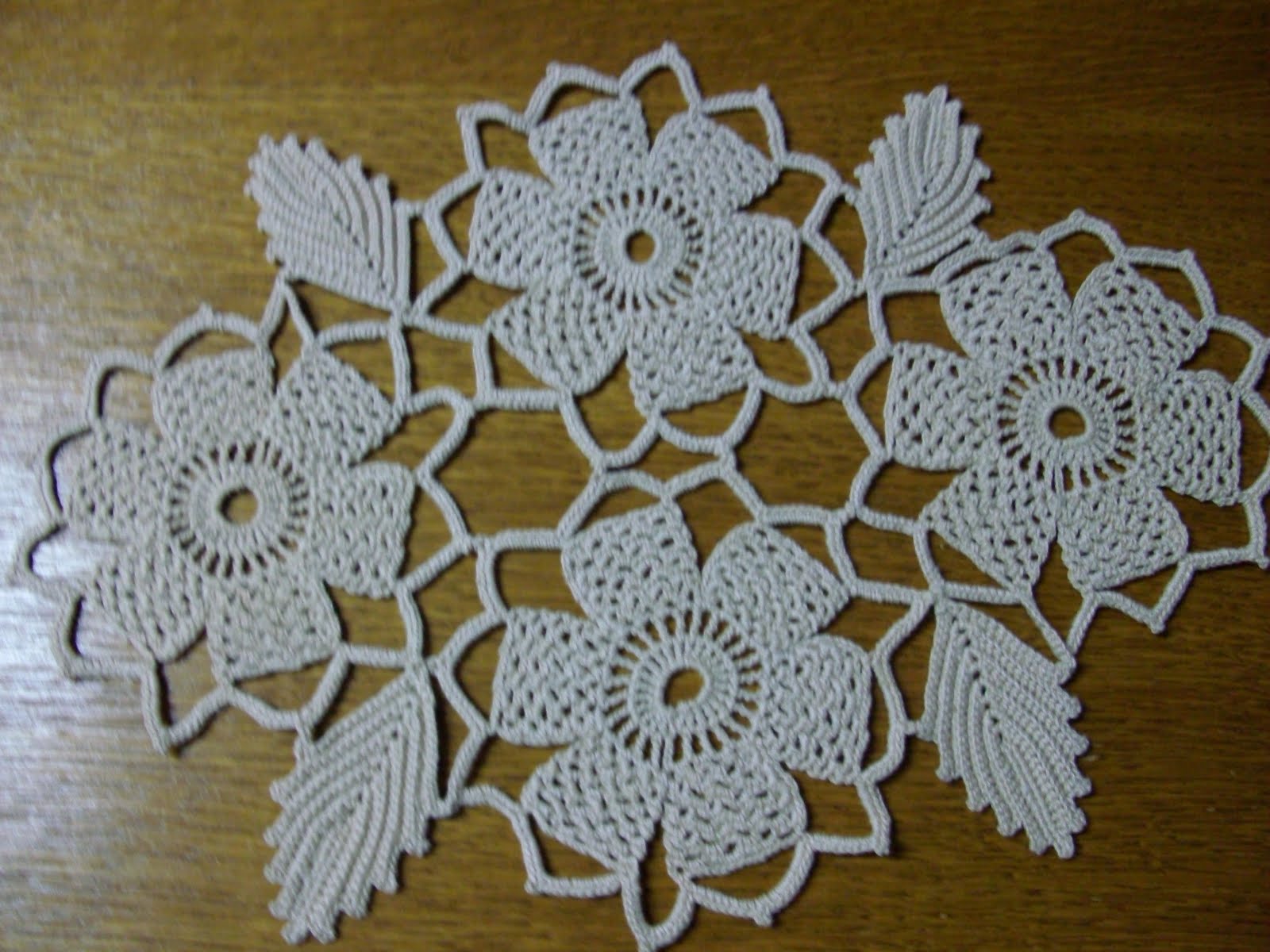 Croset macramea (mileuri) lucrate manual