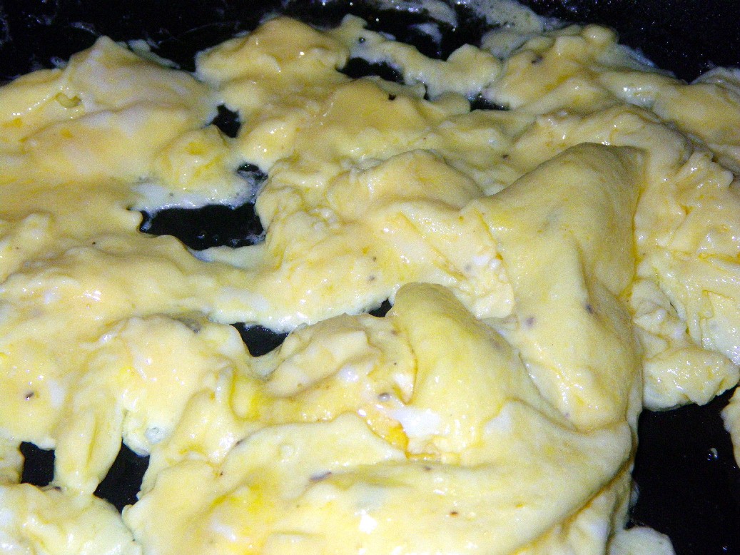 Year on the Grill: EGGS - Scrambled Eggs and Eggs Over Easy... Really ...