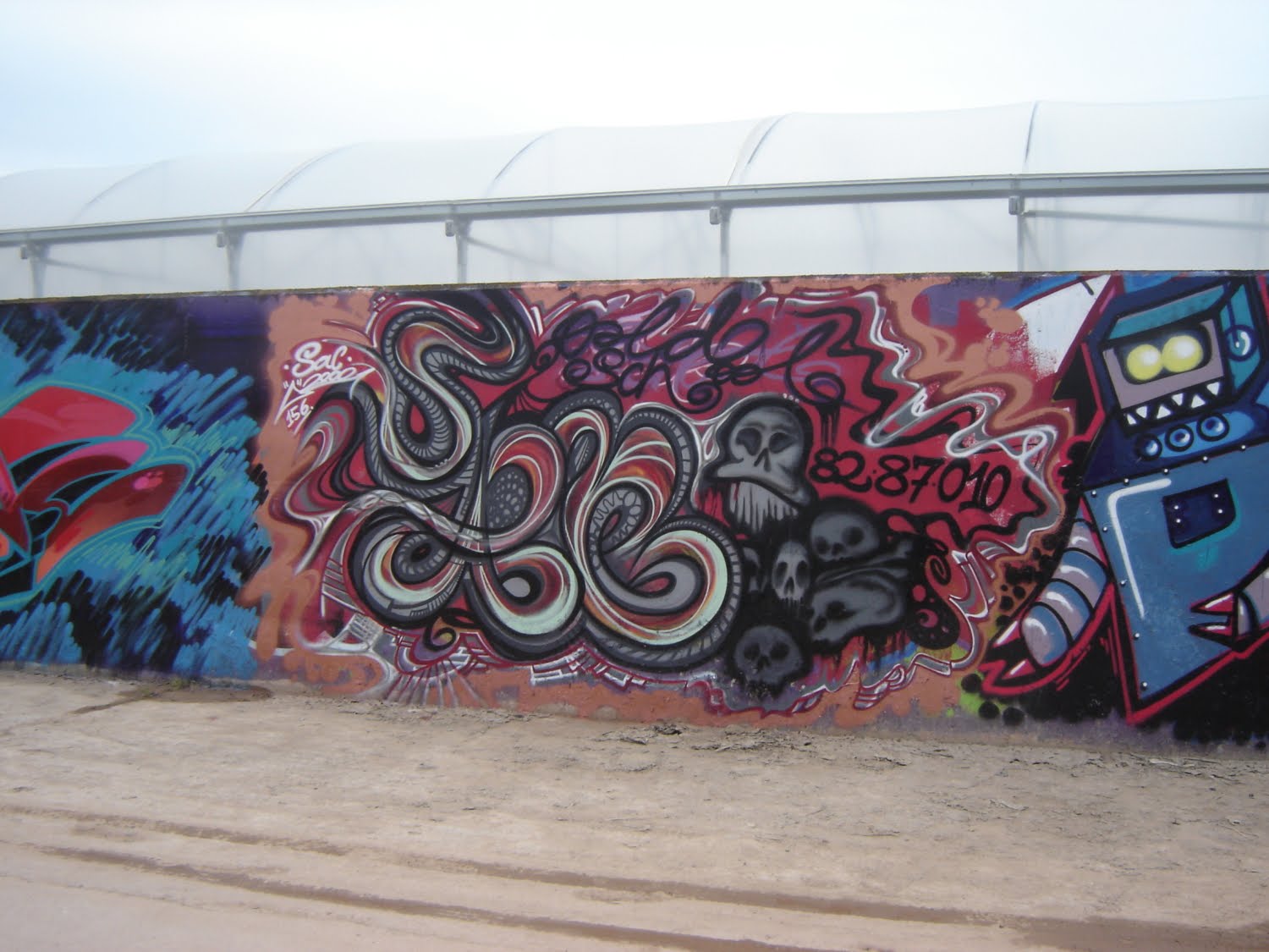 Fosa Graffiti (edu): Gran Pintada Viejuna: Mega Graffiti Gavà 17-4-2010