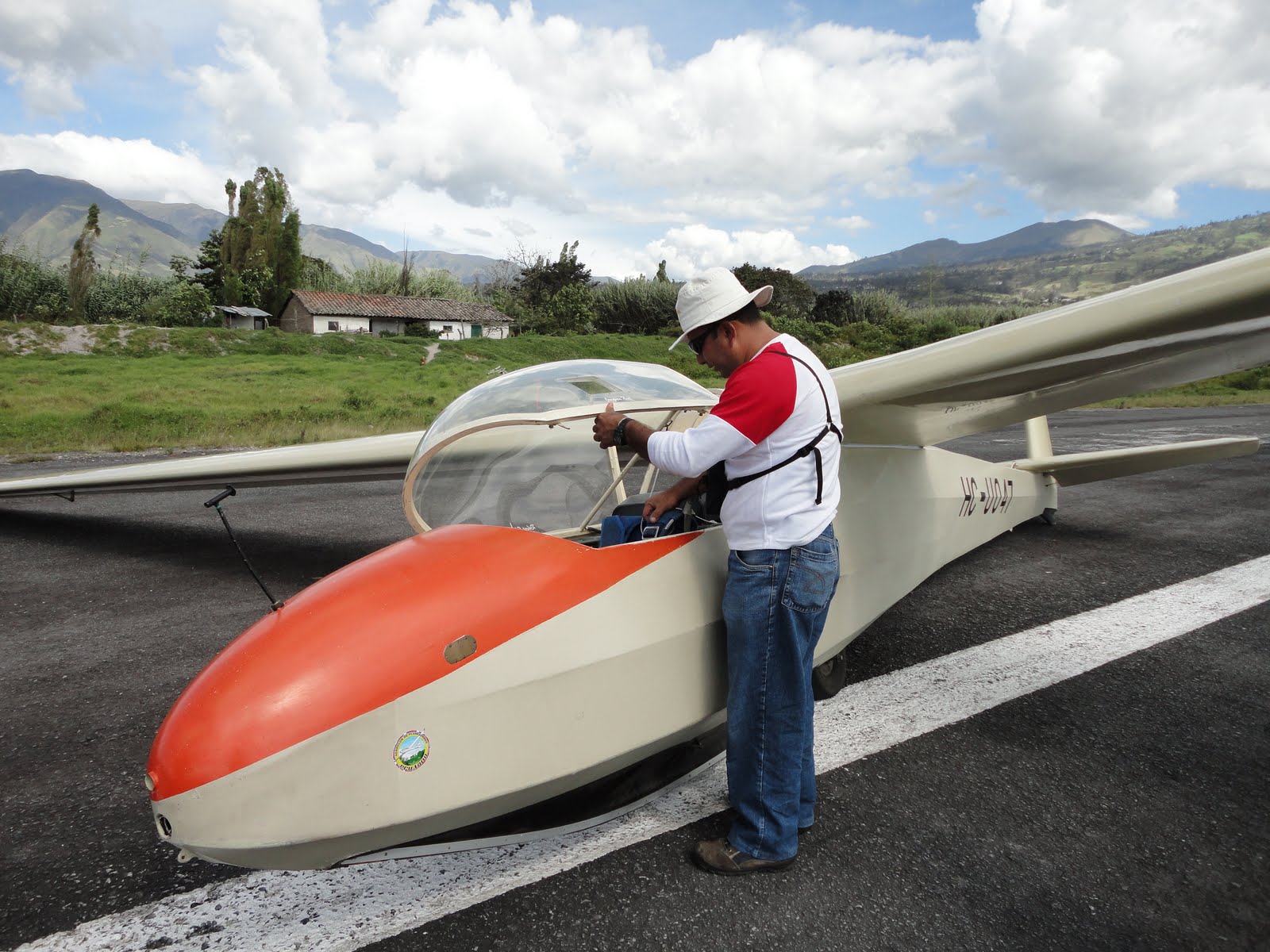 Carchi News: Pilotos de planeadores en Ibarra- Ecuador