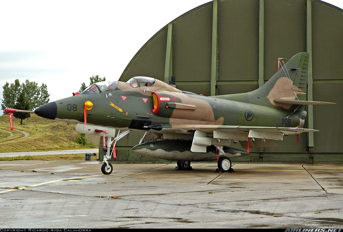 CRÓNICA A-4 (M465 - 6AL/2011) ~ PÁSSARO DE FERRO