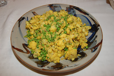 Gobhi Hari Matar Sabji (Sauteed Cauliflower & Green Peas) - The Spiced Life