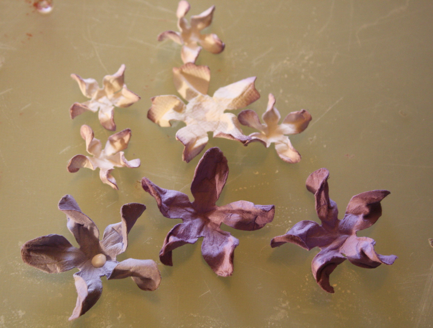 Such a Pretty Mess: Flower Tutorial ~ Making Water Distressed Cardstock ...