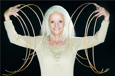 เล็บ ยาวที่สุดในโลก (Lee Redmond)