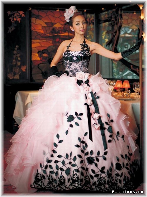 Trend And Fashion: Astounding Japanese dresses and kimonos