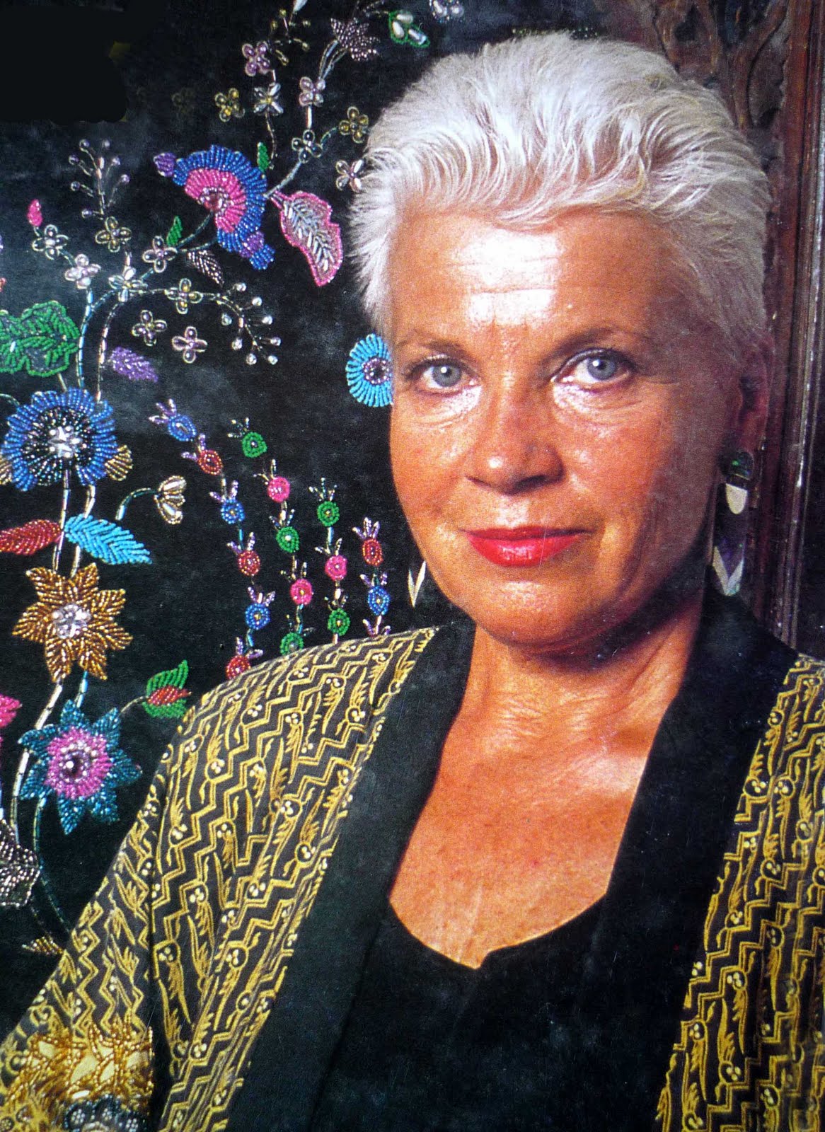 Maya Ubud Resort and Spa: Jewelled Batik & Fabric Collage Exhibition