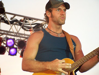 Fitties: Country Singer: Billy Currington