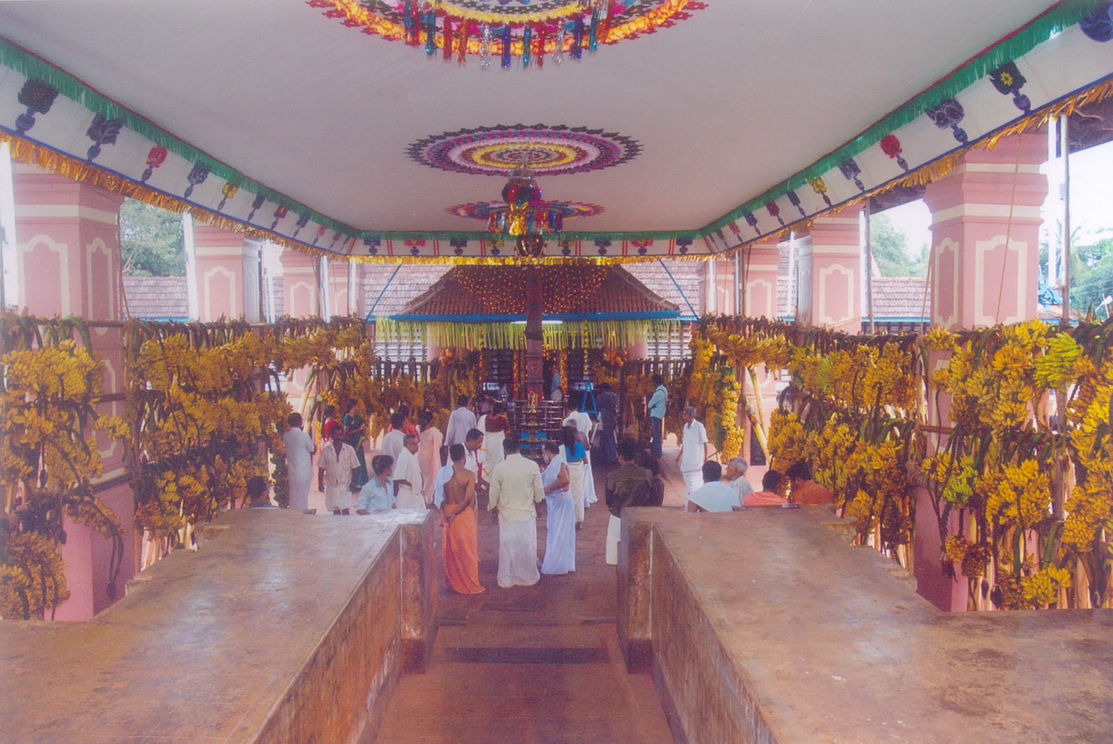 Ramesh Menon's Clicks and Writes: Mind Speaks - Mahanavami Maholsavam ...