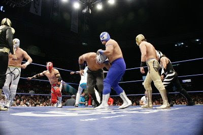 Lucha Libre: MASCARA DORADA VS ANGEL AZTECA JR...