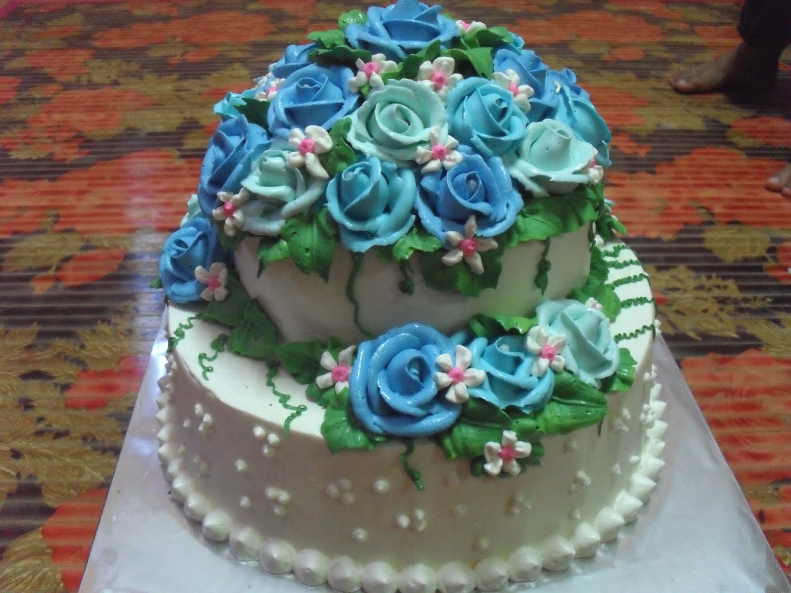 ..:Anissya Cakes:..: Kek Kahwin tema biru putih & award dr sahabat
