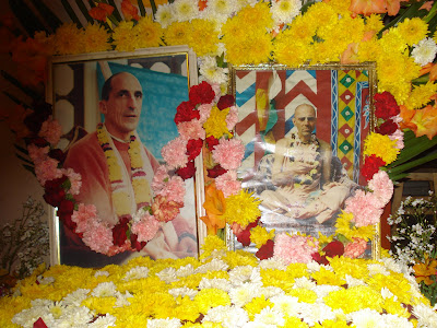 LA FAMILIA DE SOMAKA MAHARAJ: VYASA PUJA DE SOMAKA MAHARAJ EN LIMA Y ...