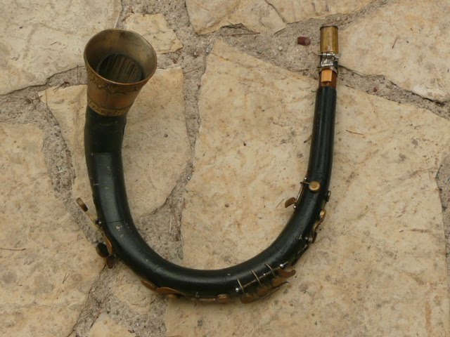 Le chtiot musée des Clariboles et Cie: Cor de basset mongol ou ...