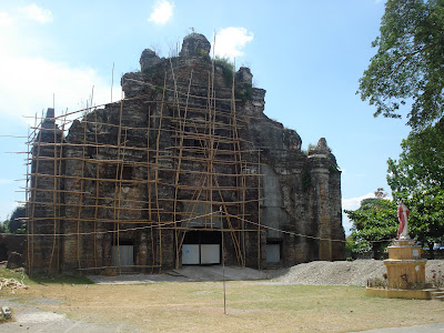 THE YLOCOS' HERITAGE: Dingras Church