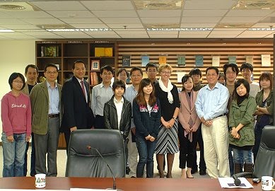 政大法學院電子報: 夏威夷大學Debora Halbert教授演講 反思智慧財產權制度