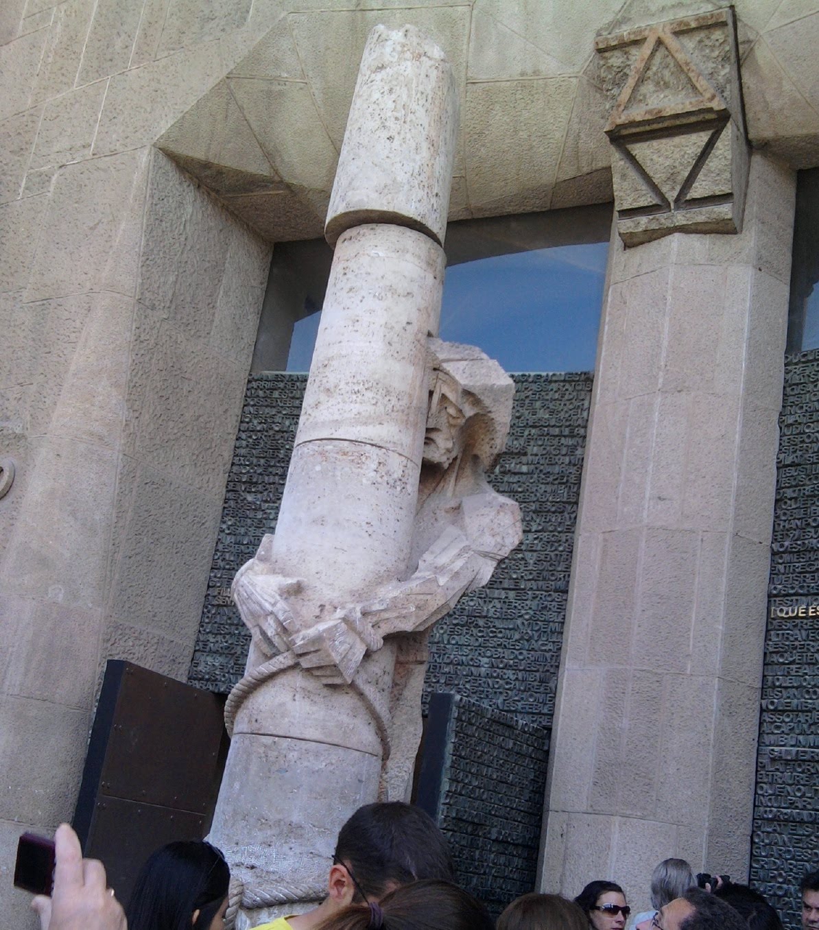 LiveScripts - Guiones: Lady Liberty - Christ tied up to his phallic column