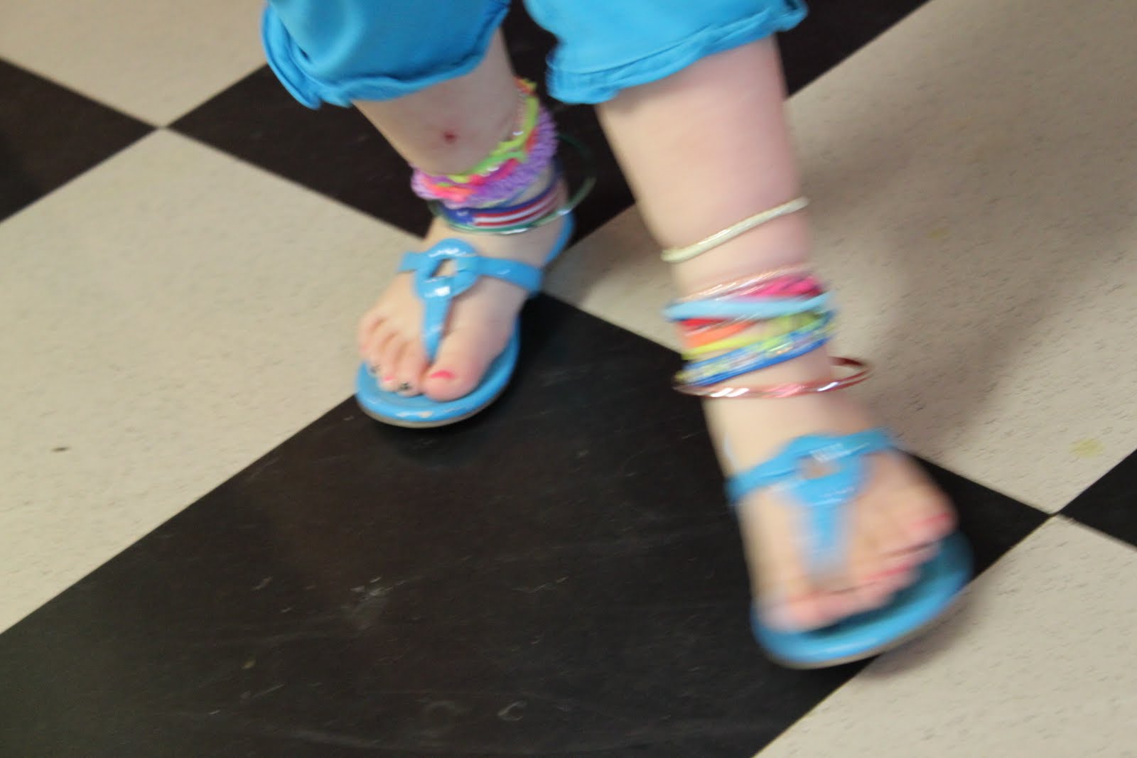 Mojoy: My child and her accessories!