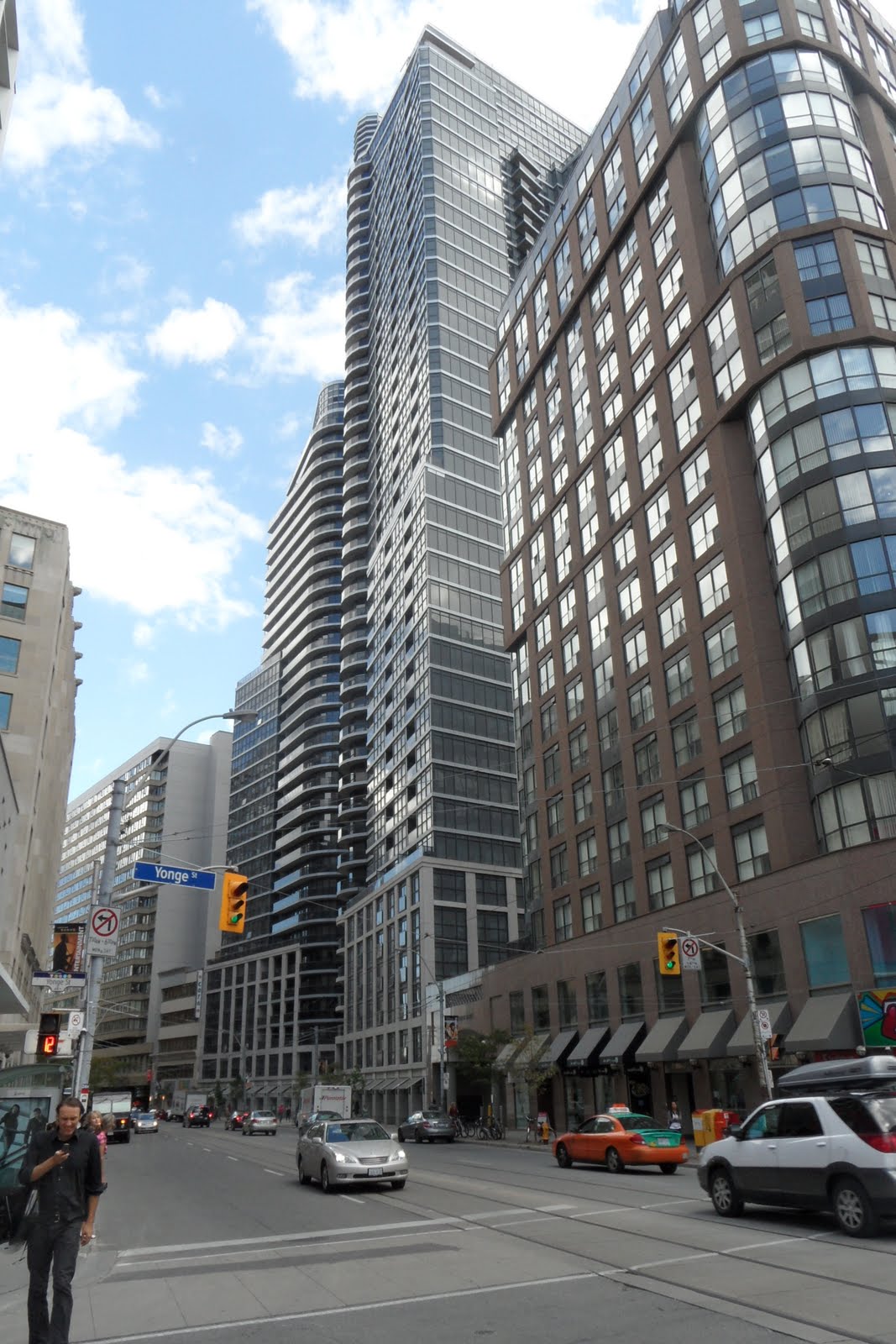 Building in Toronto along College & Yonge | Rhapsody Phoenix